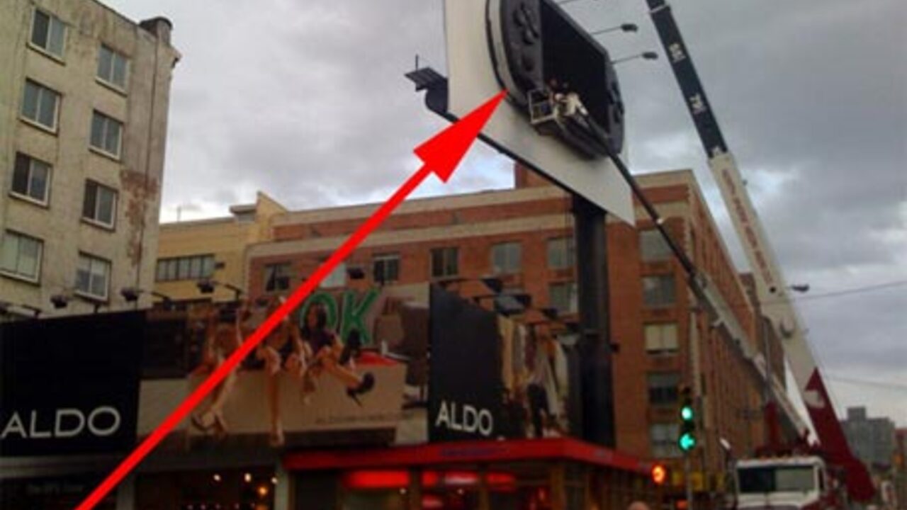 Look At That PSPgo In The Middle Of The Street | Push Square