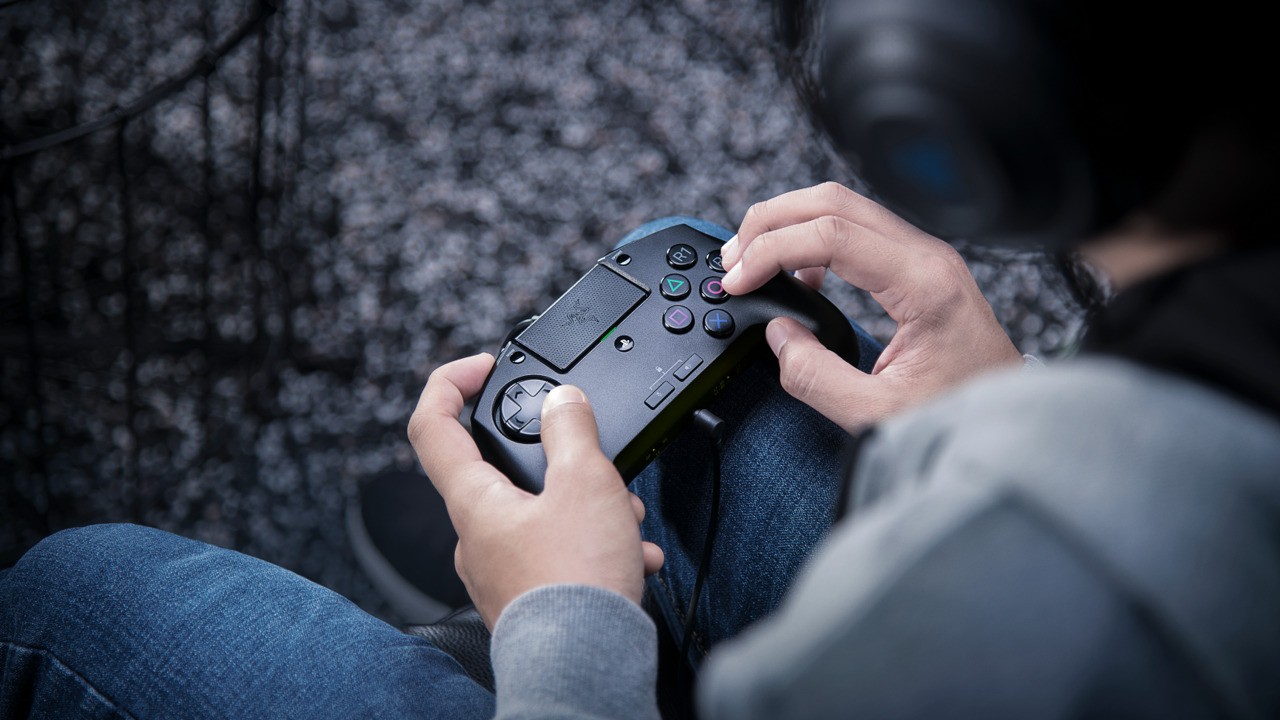 Razer's New PS4 Controller Is a Cross Between Arcade Stick and ...